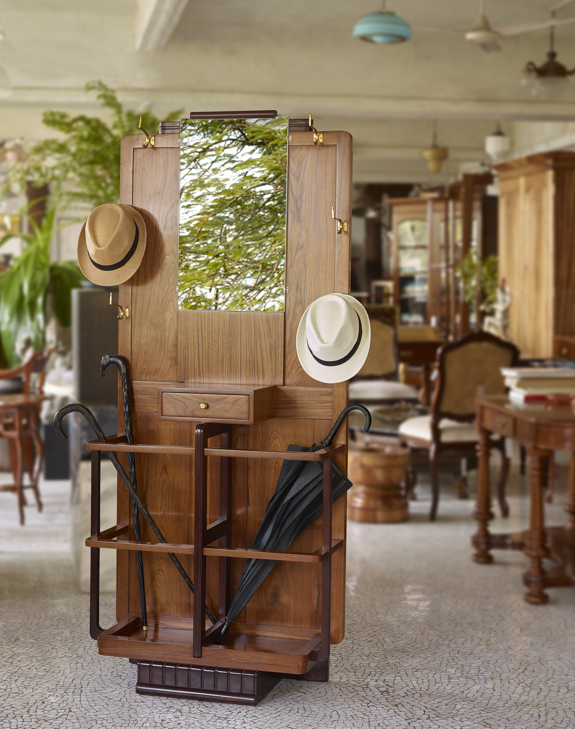An Aesthete's Vision -Mar 15-16, 2016 -Lot 9 -ART DECO HAT STAND Mumbai