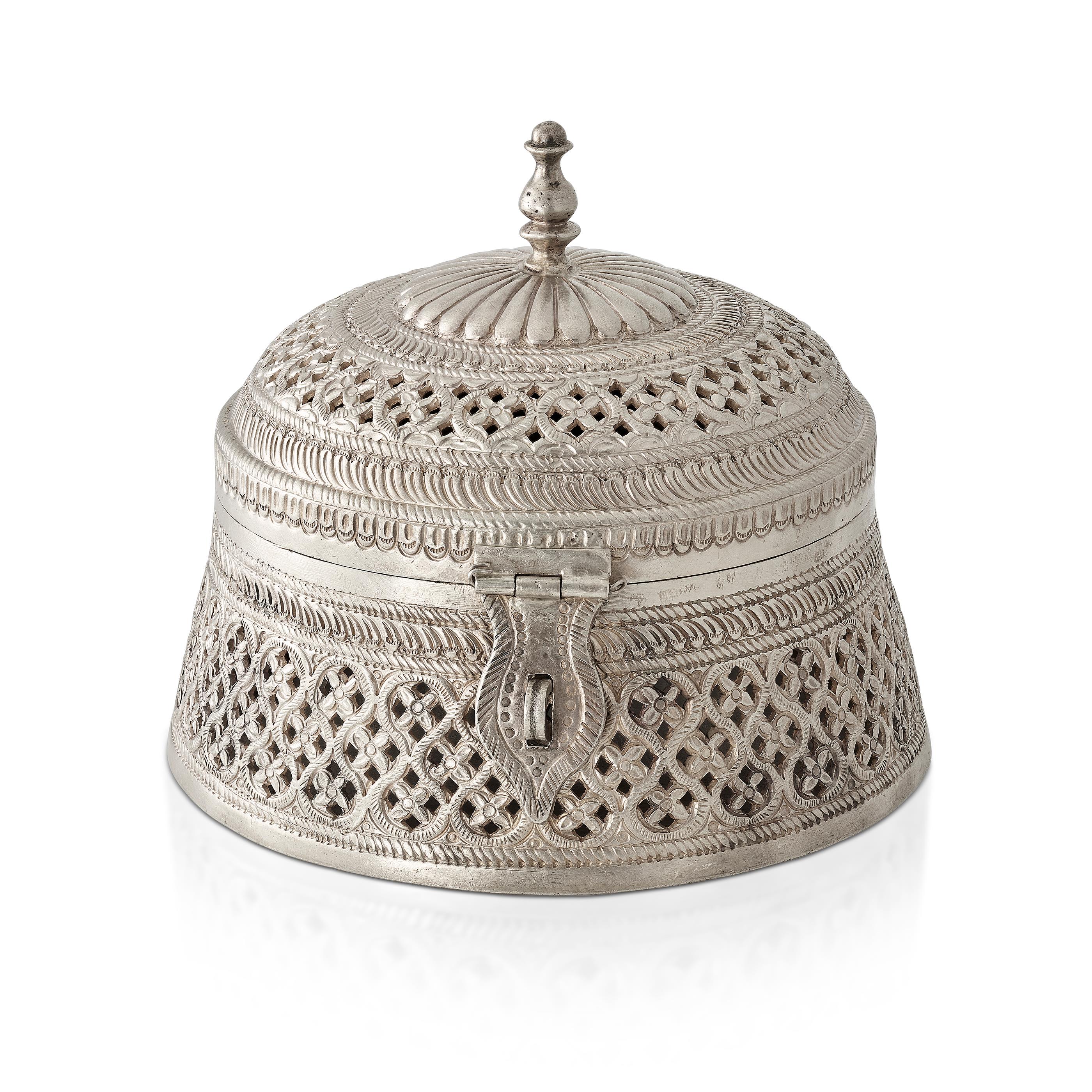 Fine Jewels And Silver -Oct 25-26, 2023 -Lot 90 -SILVER ‘PAAN DAAN‘